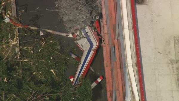 Helicopter crash into Raytheon Buillding E-1 in El Segundo on March 13 ...